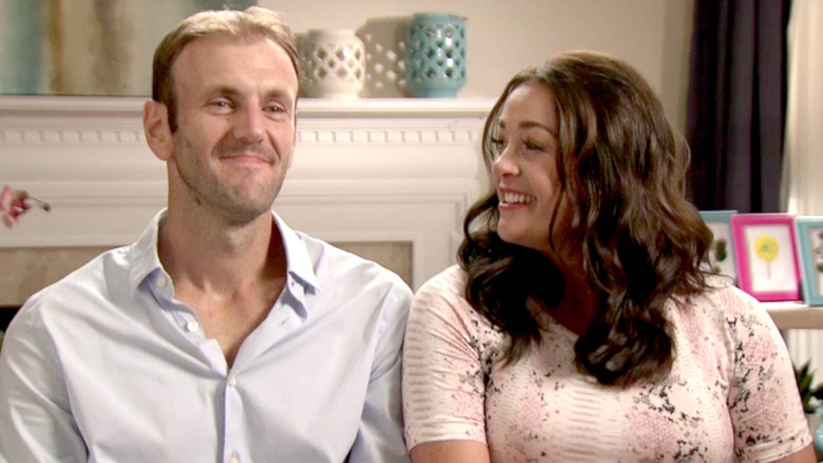 "Married At First Sight" Star Jamie Otis Shows Off Baby Bump