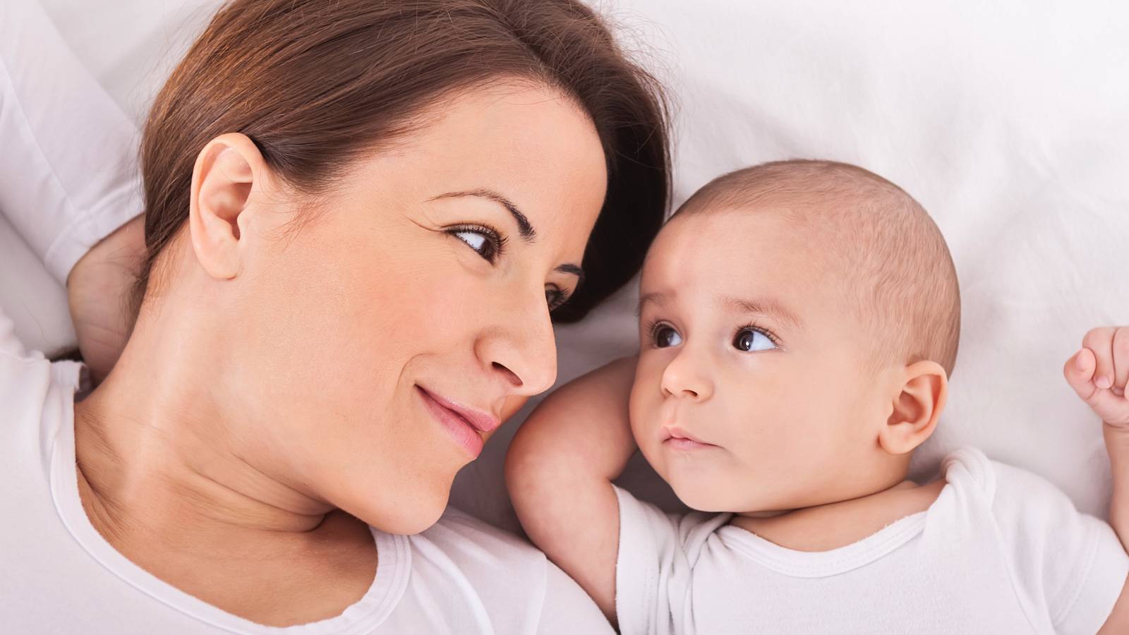 If Babies Like Staring At You, Science Says It's Because You're Gorgeous