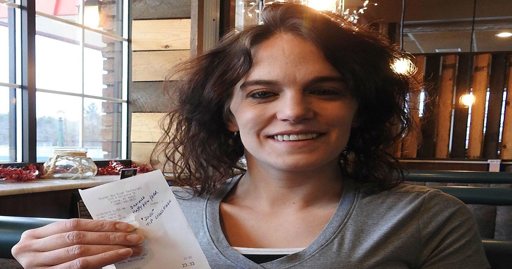 Pregnant Michigan Waitress Receives $2020 New Year's Tip From Customer