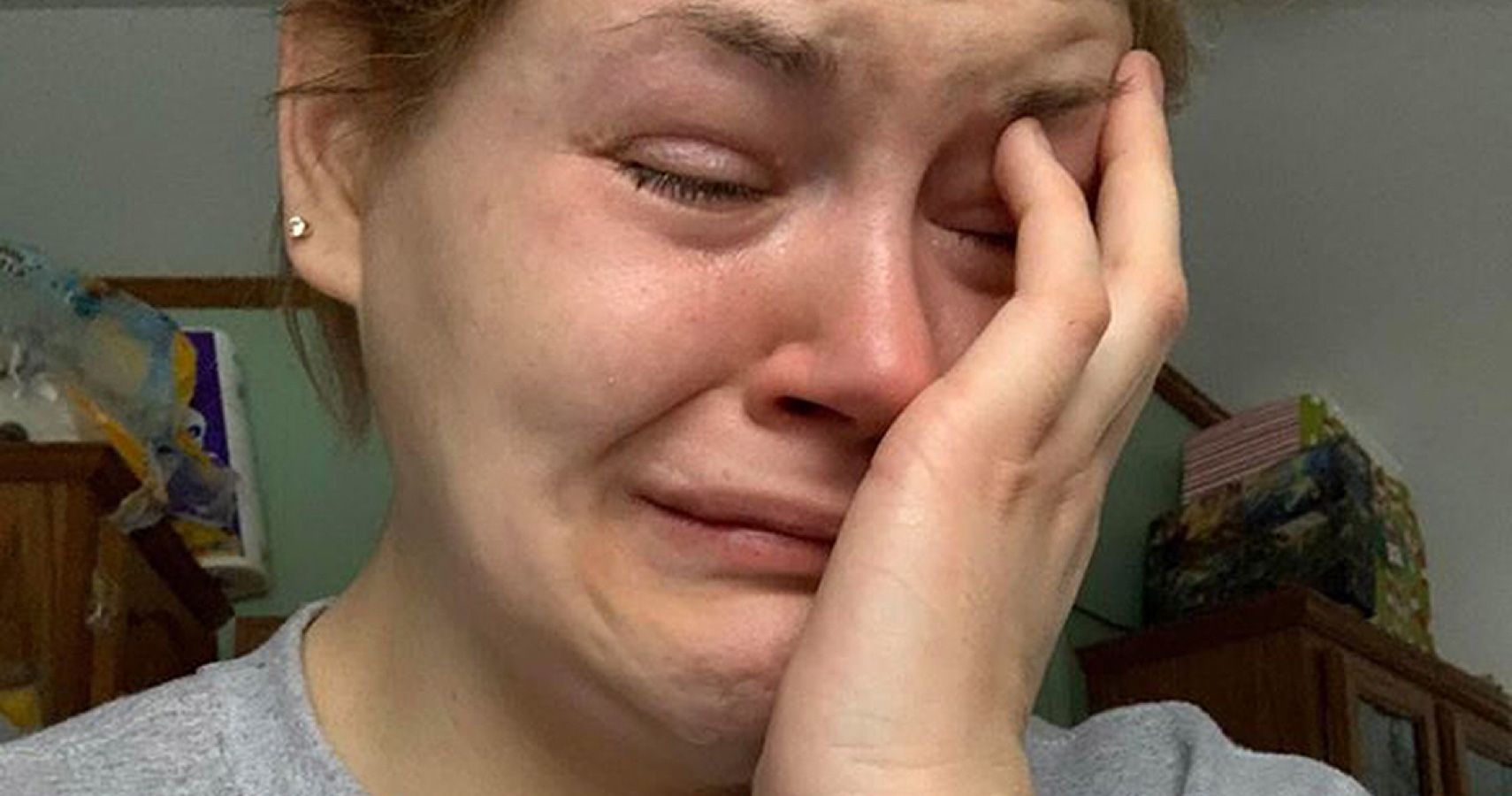This Mother Tearfully Explains Why She Regrets Judging Stay-At-Home ...