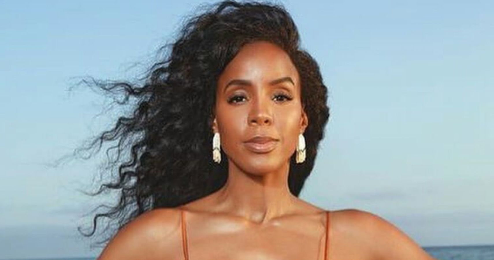 Kelly Rowland Shows Off Growing Baby Bump: 'I Still Can't Believe This'