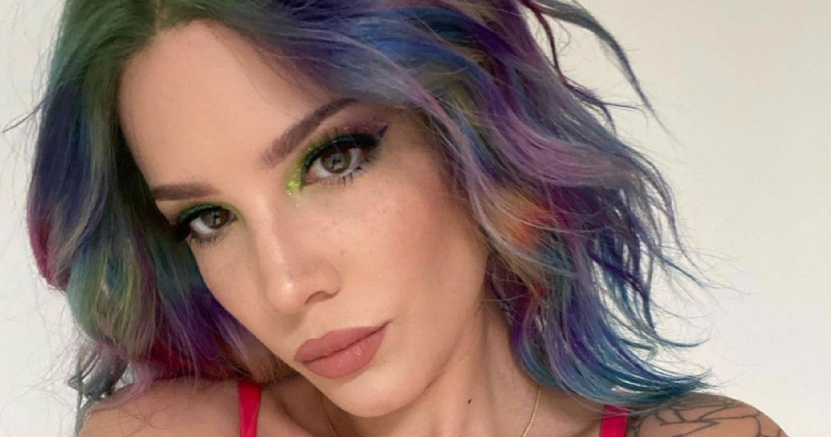 Halsey Announces She's Pregnant With Her First Child