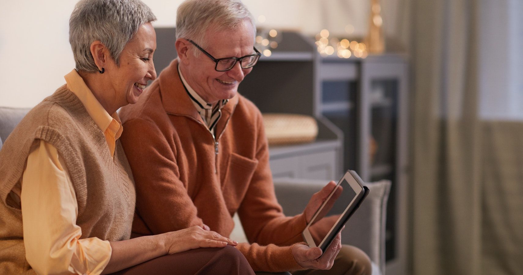 Ways To Tell Parents They're Becoming Grandparents